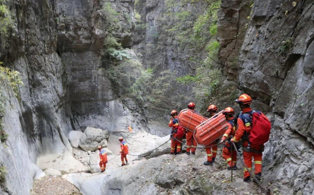 High-altitude rescue extreme challenge: Jincheng detachment uses swords ...