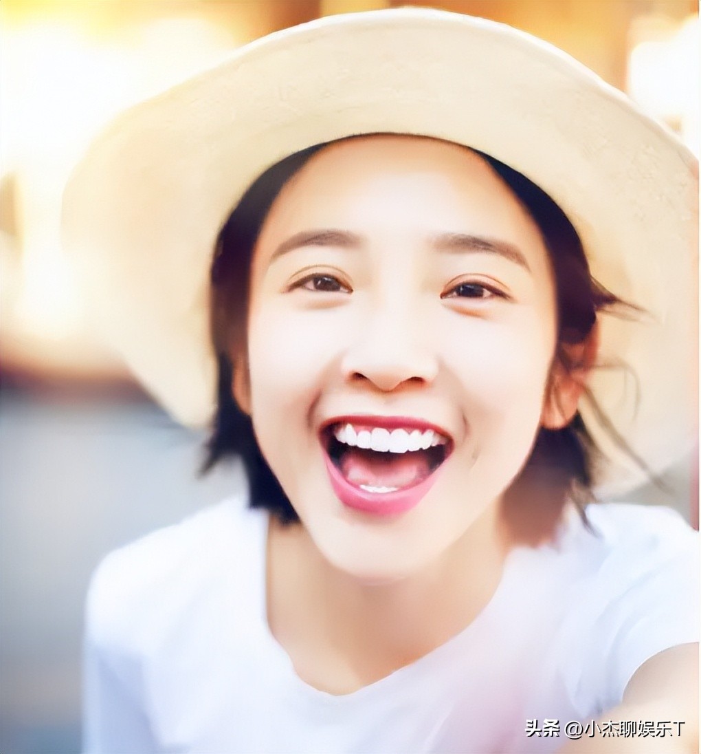 When you smile, your smile is as sweet as your first love. The "smiley ...