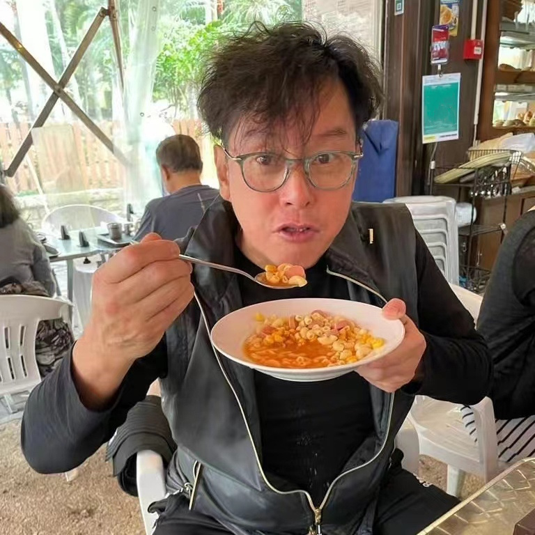 71-year-old Alan Tam eating breakfast caused controversy. He was ...