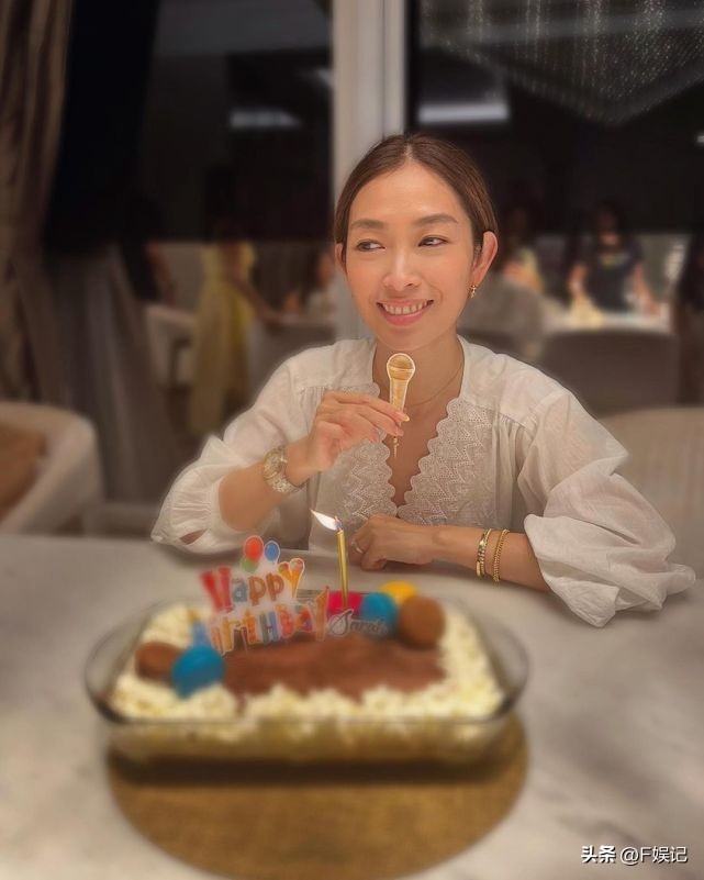 Happy family of four!Former TVB artist Chen Zhishen and his sons make a ...