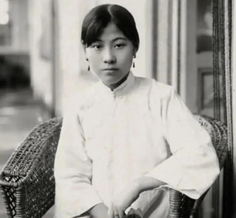 In 1972, 90-year-old Yang Sen celebrated his birthday and married a 17-year-old concubine. The ...