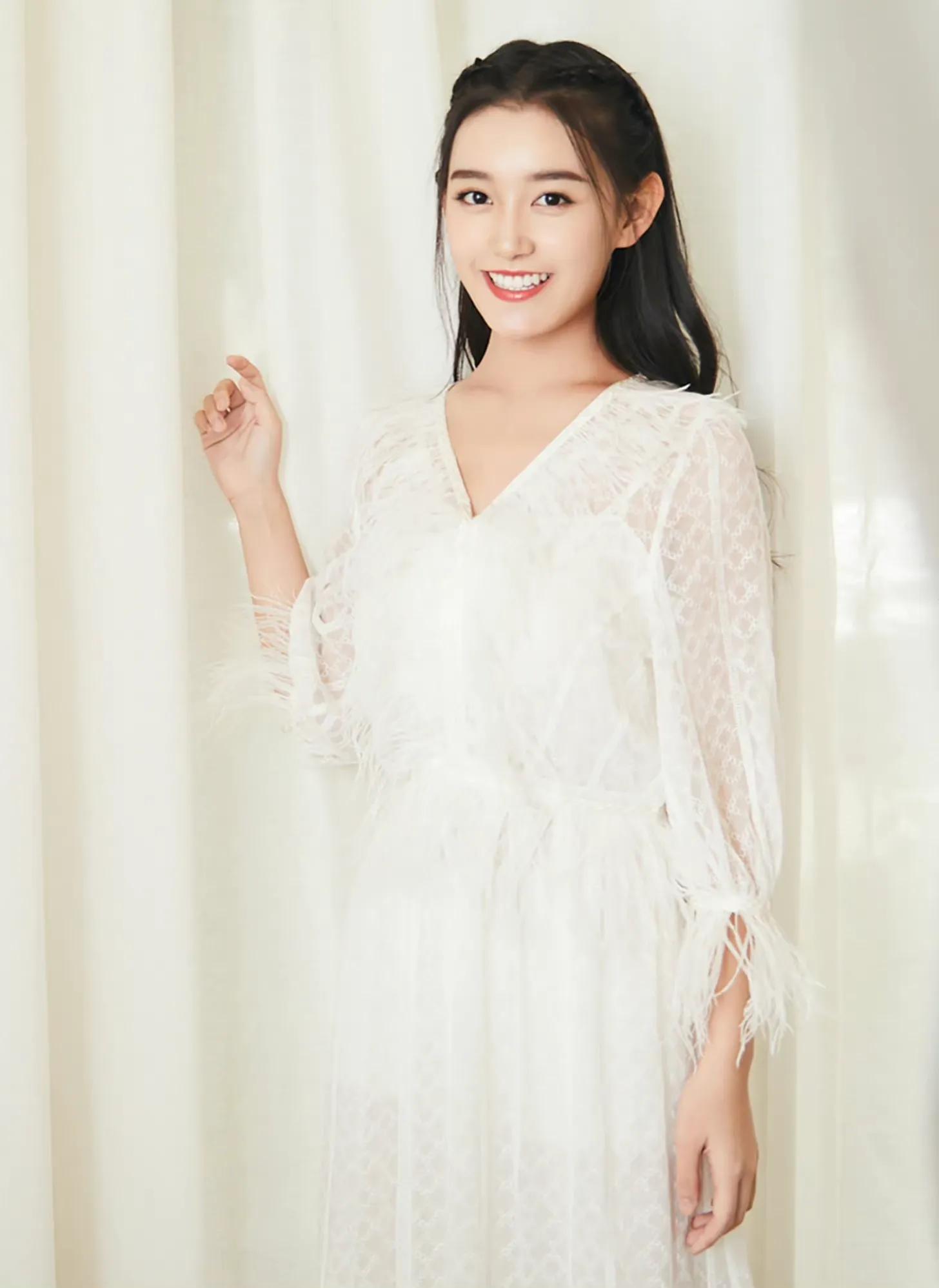 Jiang Yiyi's beautiful photo album - iNEWS