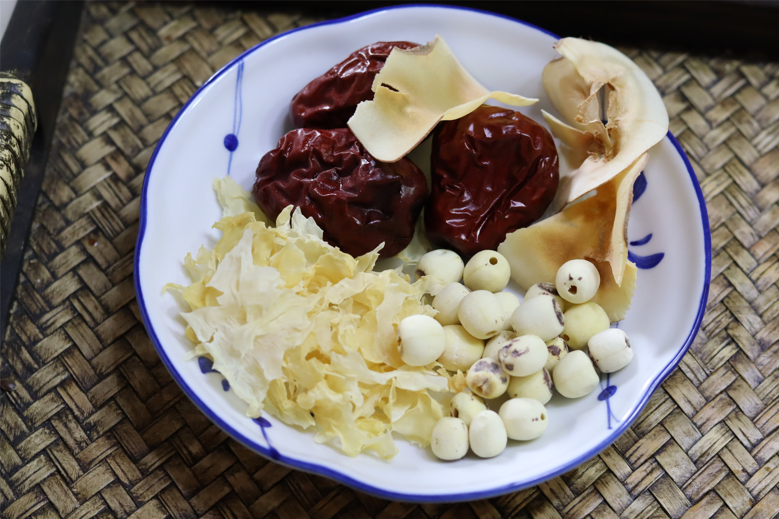 Out!Remember to drink lotus seed soup when you go out, teach you how to ...