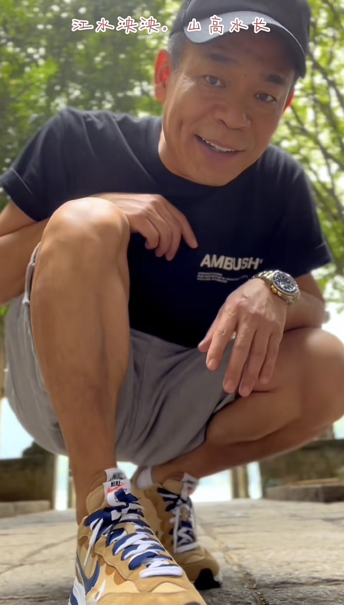 55-year-old Sun Hao took his parents on a trip to Hangzhou. He copied ...