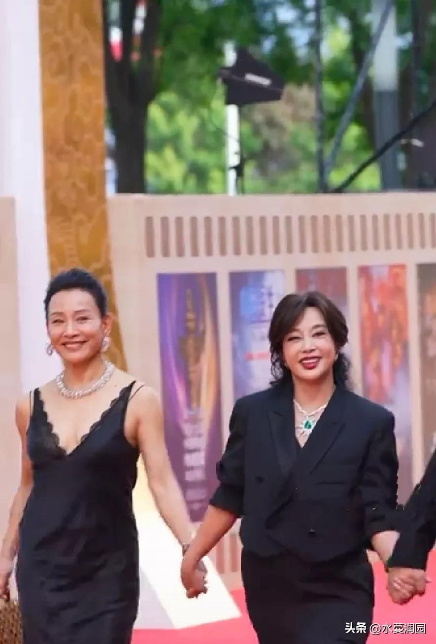 "My sister looks for her brother in tears", after 45 years, the three ...