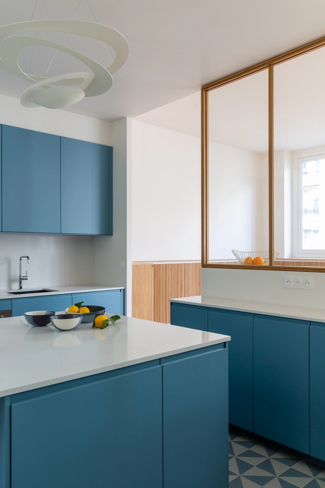 I only understand when I see her home. It is not beautiful to pursue ...