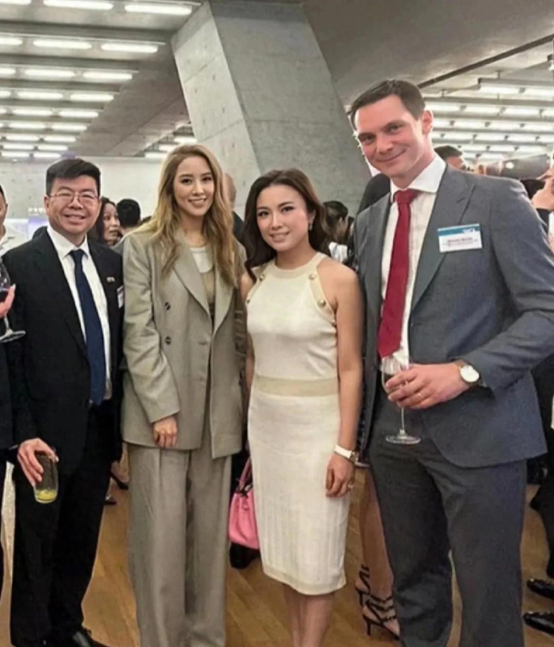 It was revealed that Xu Ziqi dyed her hair yellow to accommodate her ...