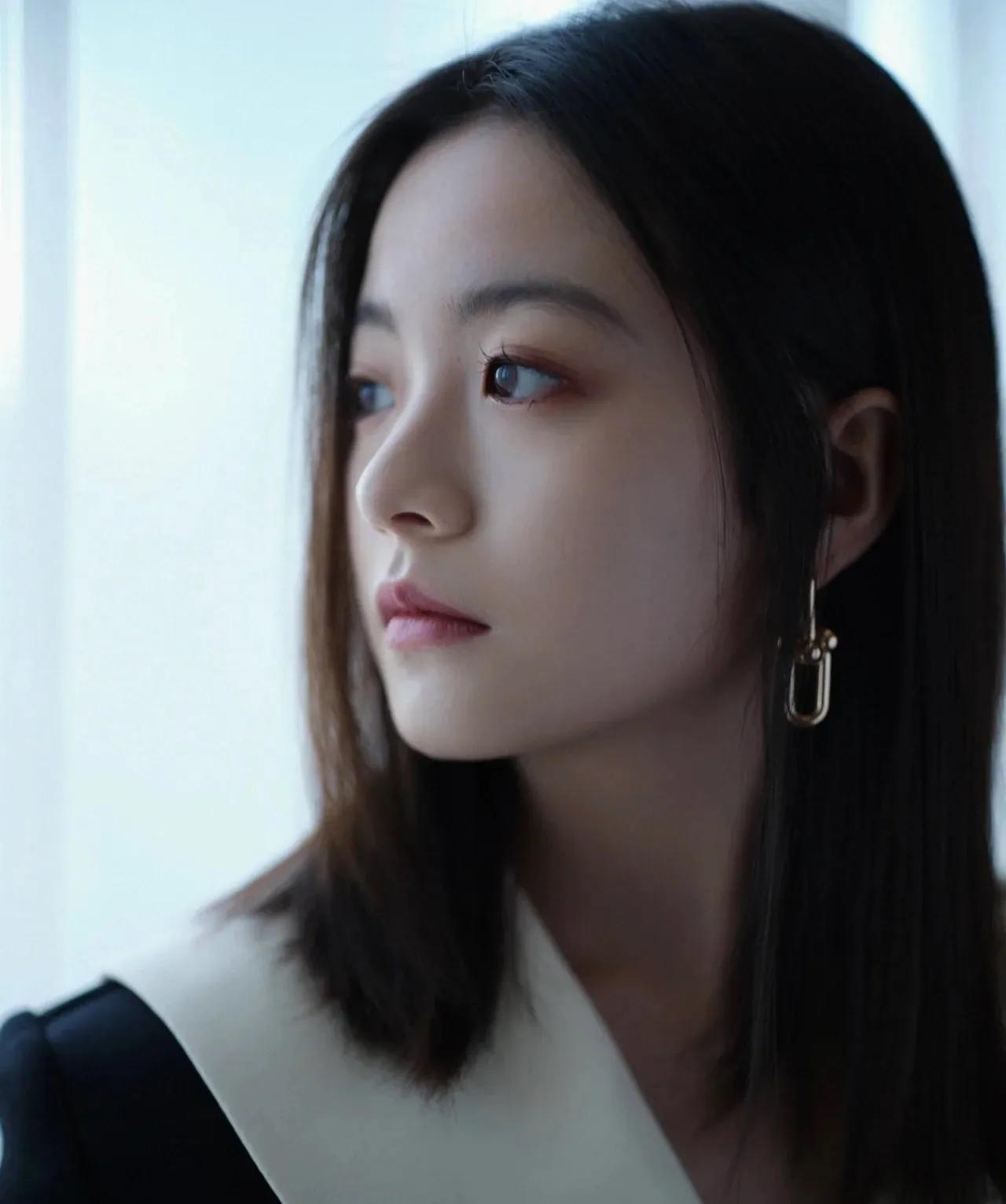 They all say that Jiang Ni is ugly, but the modern dress of Miss Sister ...