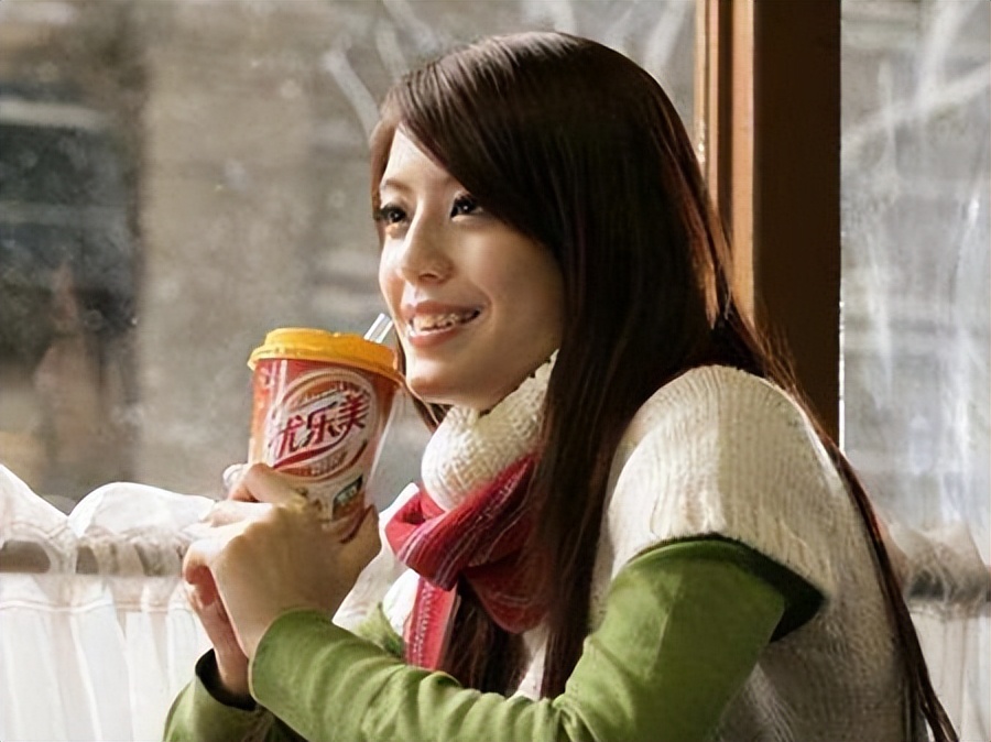 J Girl Jiang Yuchen: She became popular with milk tea advertisements, her resources were very ...