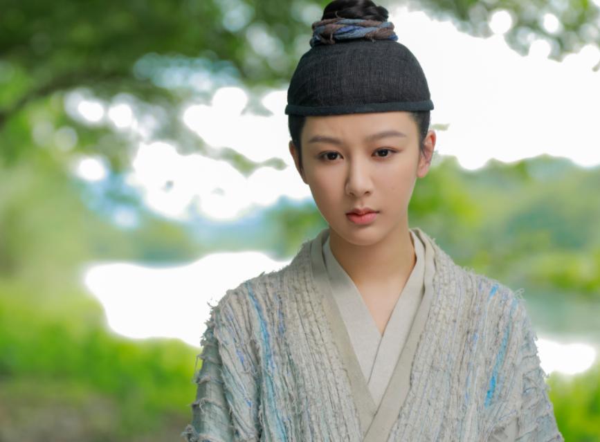 When "Long Lovesickness" started broadcasting, the film crew first approached Yang Zi not to ...