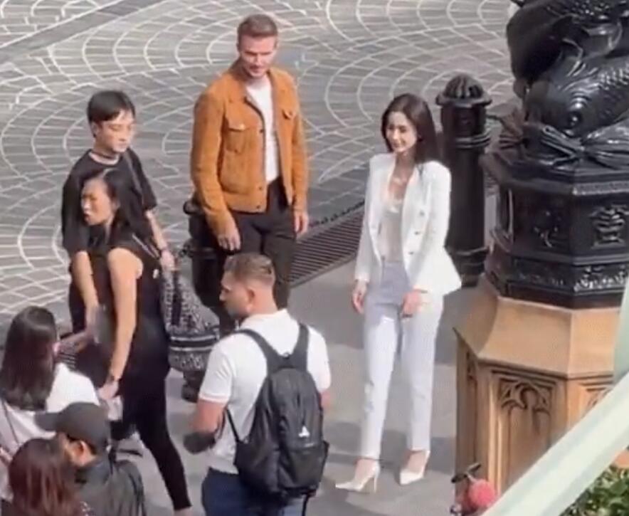 The 48-year-old Beckham was met by chance, his shirt was wrinkled and ...