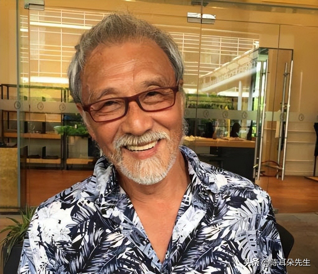 Shi Tian commented on Chow Yun-fat, when Chow Yun-fat put on the trench ...