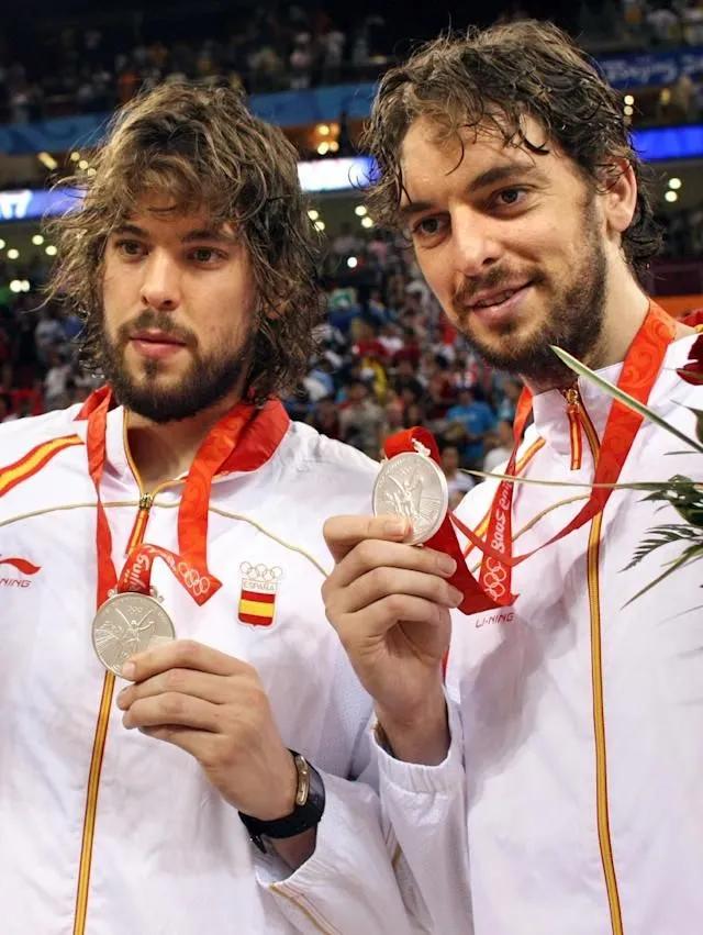 The two brothers, the strongest brothers in NBA modern history, have ...