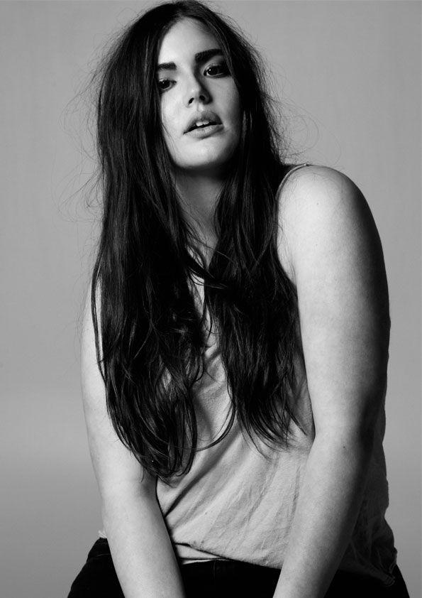 Alessandra Garcia-Lorido: plus-size Cuban model with guitar body - iNEWS