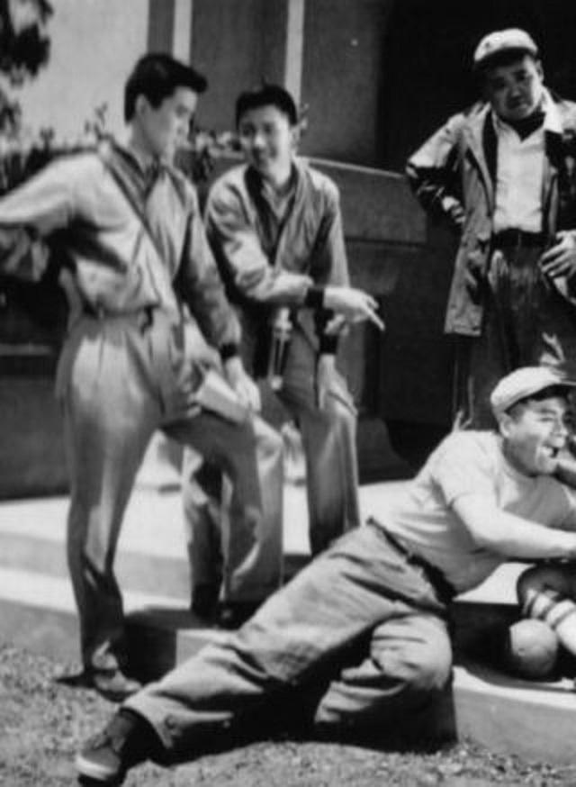 Renowned actor Niu Ben: Acting for 76 years, staying with his first ...