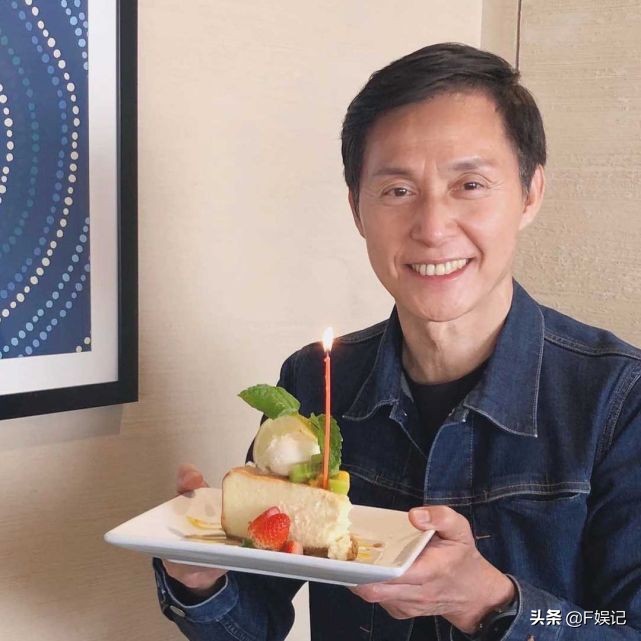 Zhang Guoqiang and Roland drank afternoon tea together to celebrate ...
