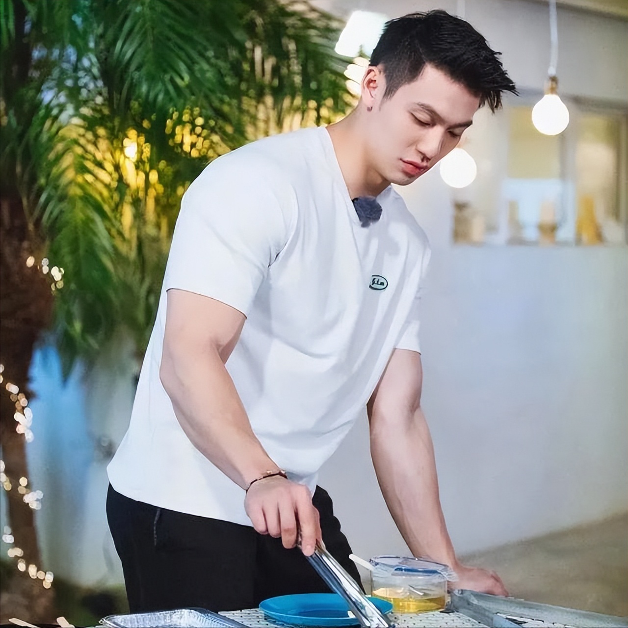 185cm Chinese muscular male model, strong and angular, fascinated ...