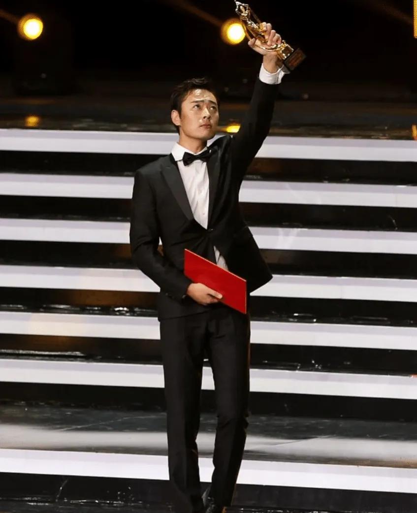 Zhang Tong went from the screen to the stage of the drama, and his ...