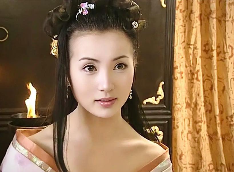 "Glamorous" Chen Hao: Married to a banker husband at the peak, now 44 years old with sons and ...