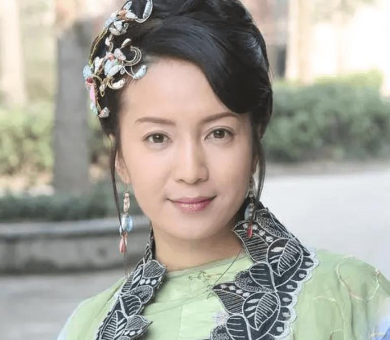 The touching story behind the beautiful actress: disabled parents ...