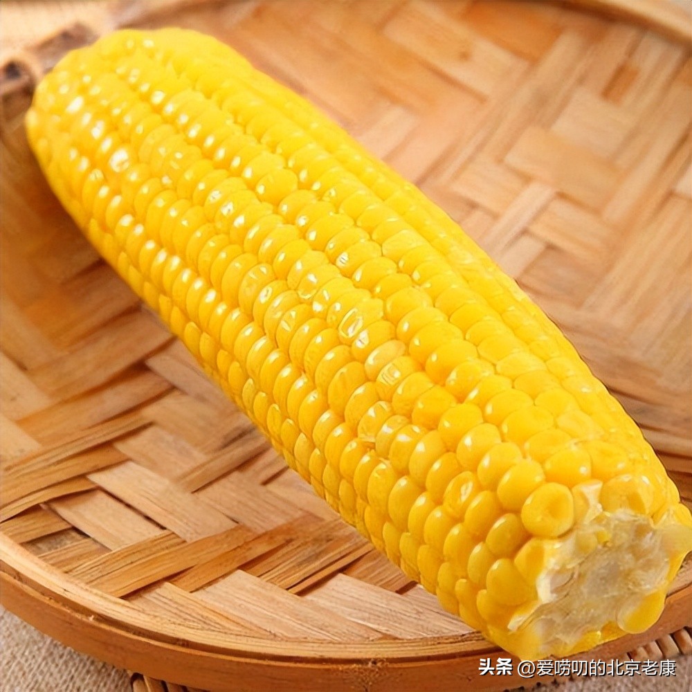 Stewed Chicken Feet with Corn - iNEWS