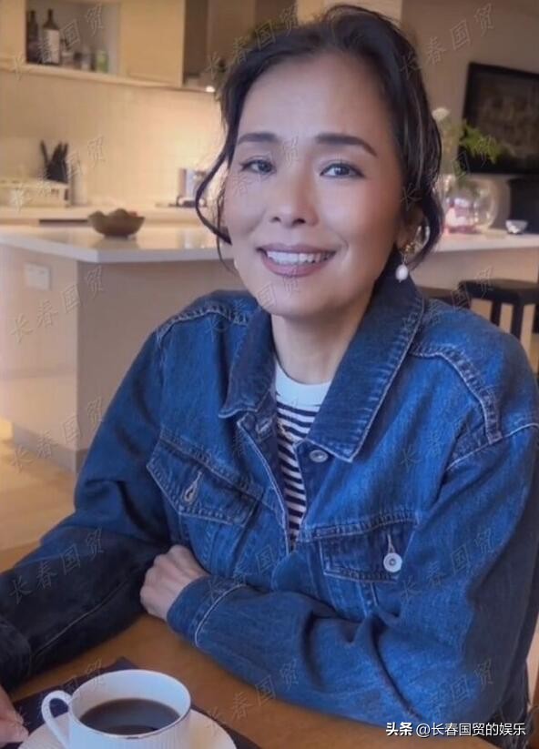 Wei Wei, a smash hit singer in the 1990s, rarely showed up, but now she ...