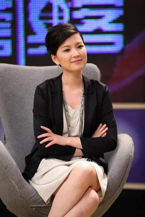 The most charming photo of Chen Rong on Dragon TV - iNEWS