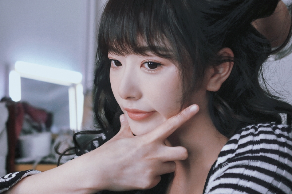 Kong Xueer's work highlights, delicate makeup and mirror comparison - iNEWS