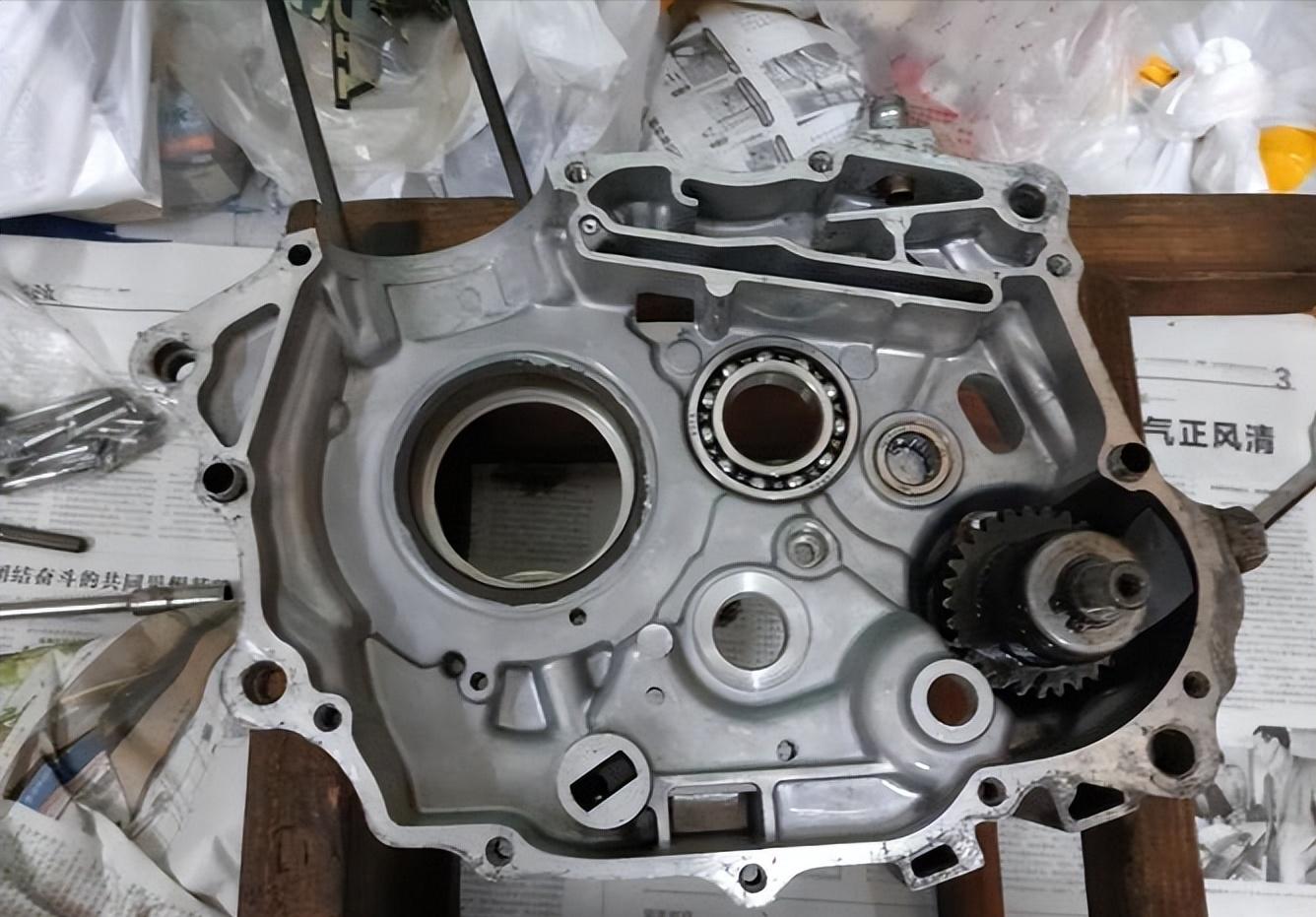 How does the physical structure and design of the crankcase affect the ...