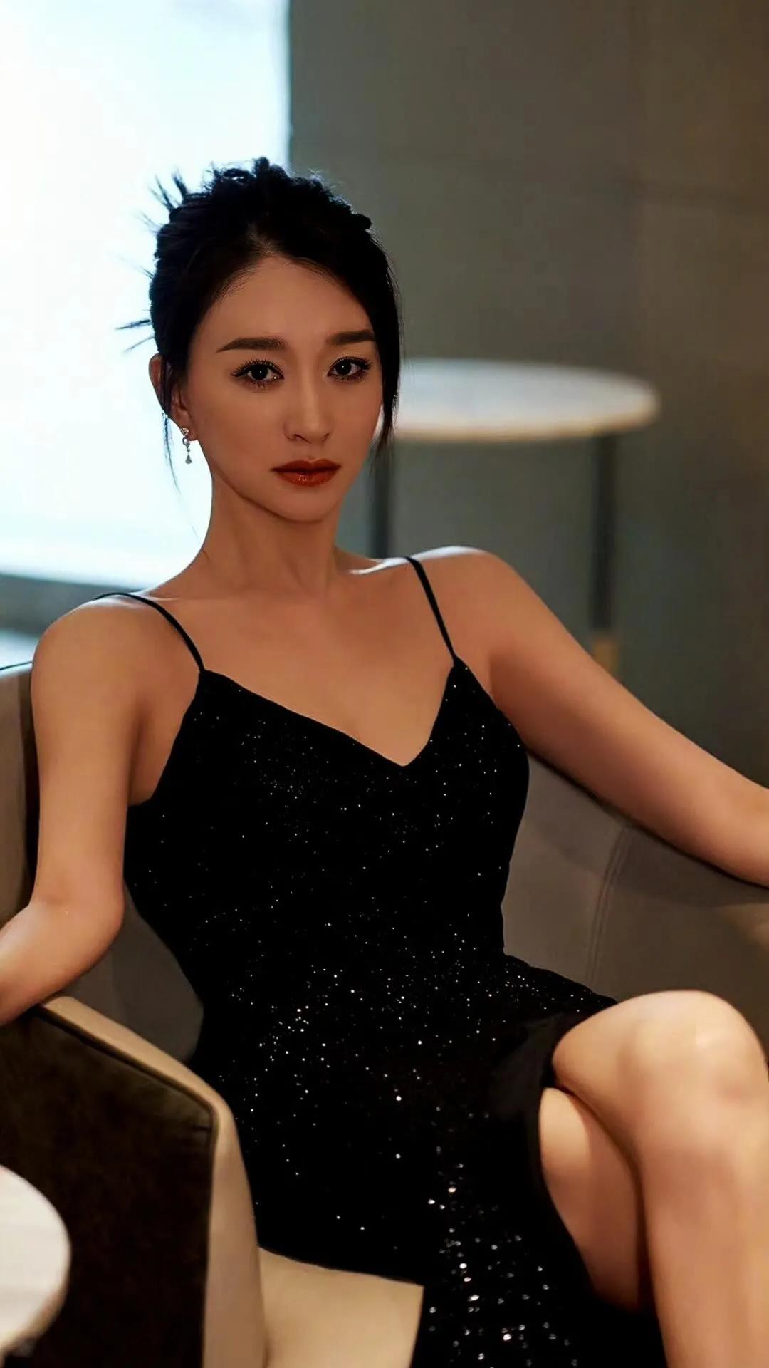Sexy and plump "Li Xiaoran" temperament goddess - iNEWS