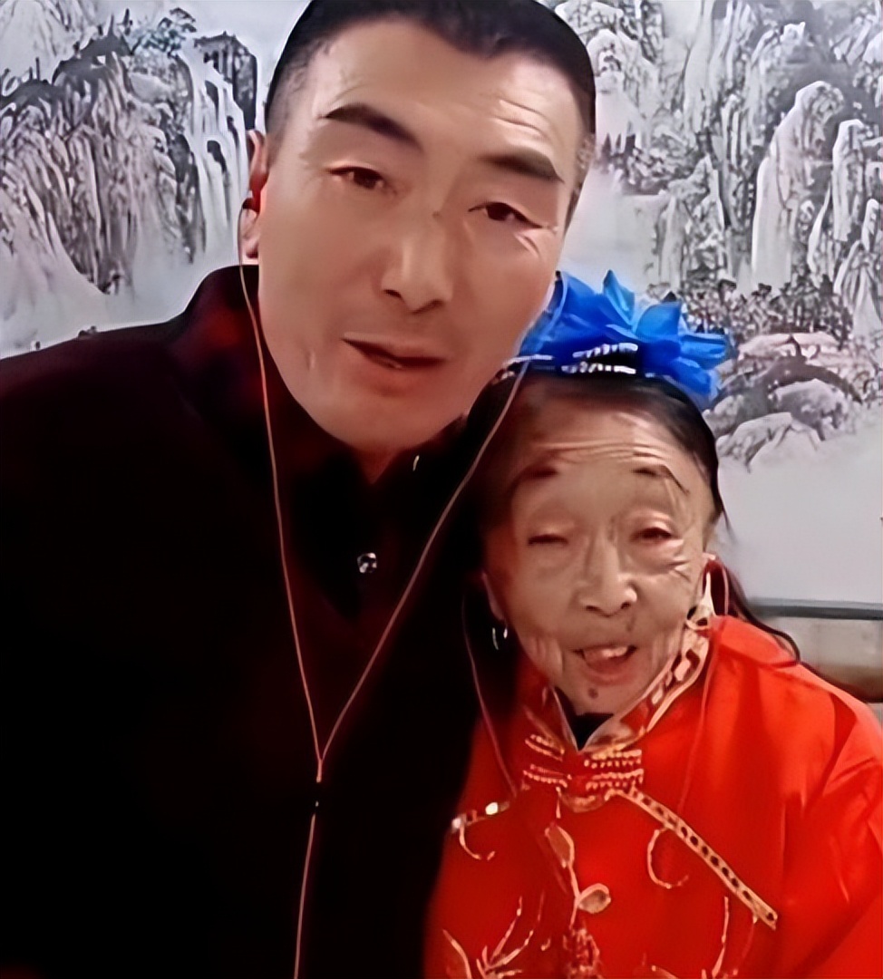 Li Yucheng cooked dinner early in the morning, and specially left the ...