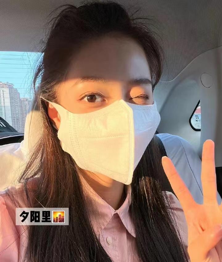 Feng Lin's vacation is very fulfilling, she works and studies well, and ...