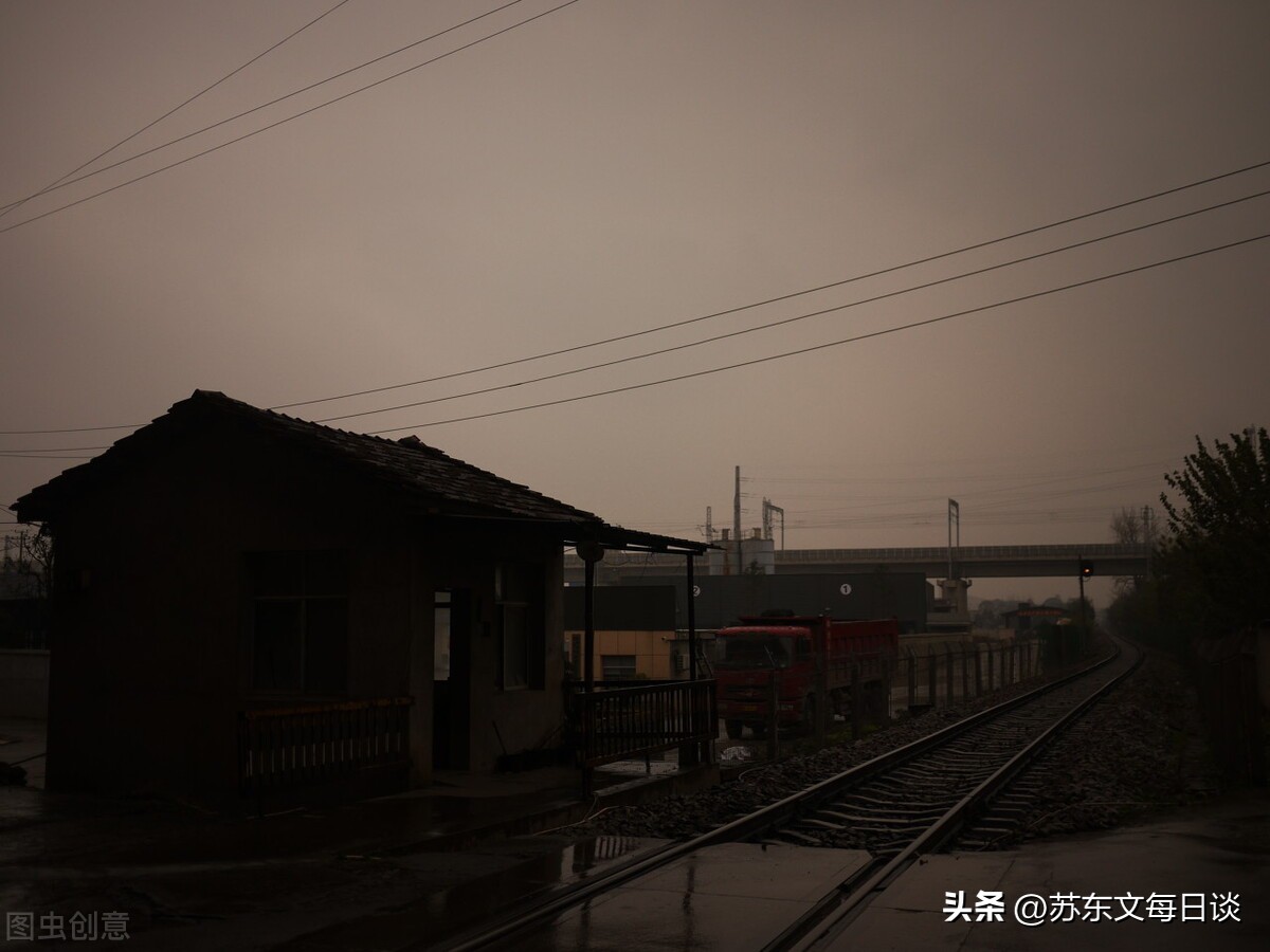 The first party group on the Guangdong-Hanzhou Railway was developed by ...