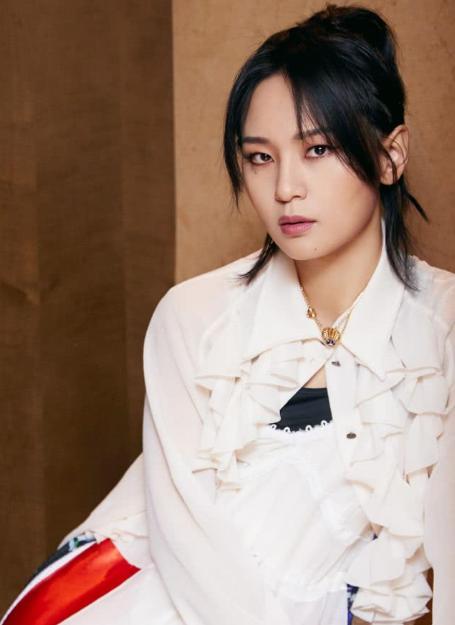 False singing parties flooded, and real singing became a "clear stream ...