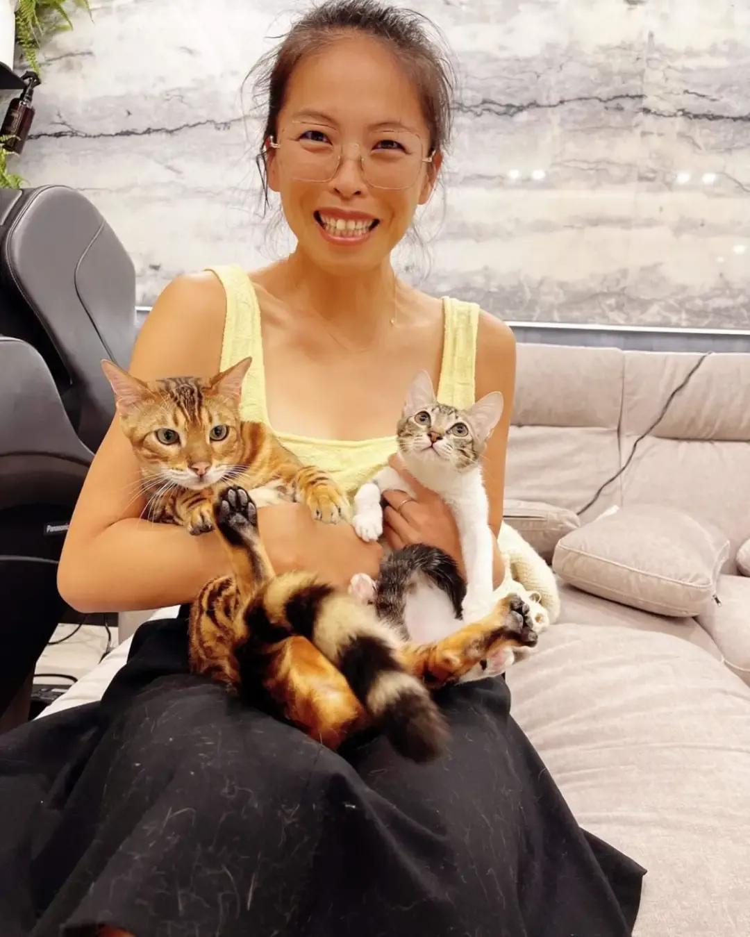 "Auntie" level tennis player Xie Shuwei - iNEWS