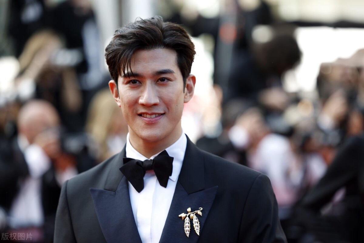 Yao Chen's widowed sister Li Zhiting and other stars attended the red ...