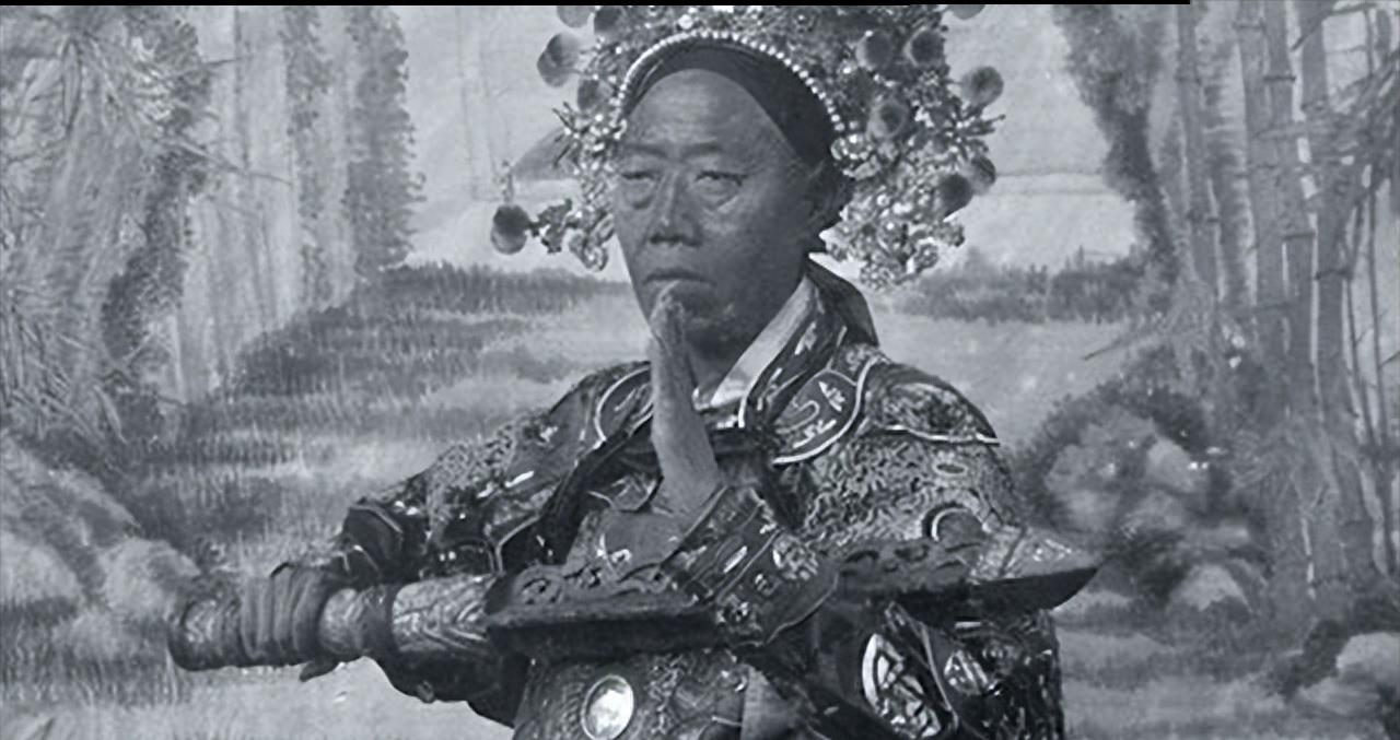 In 1966, Li Lianying's tomb was discovered in Beijing. The body's head ...