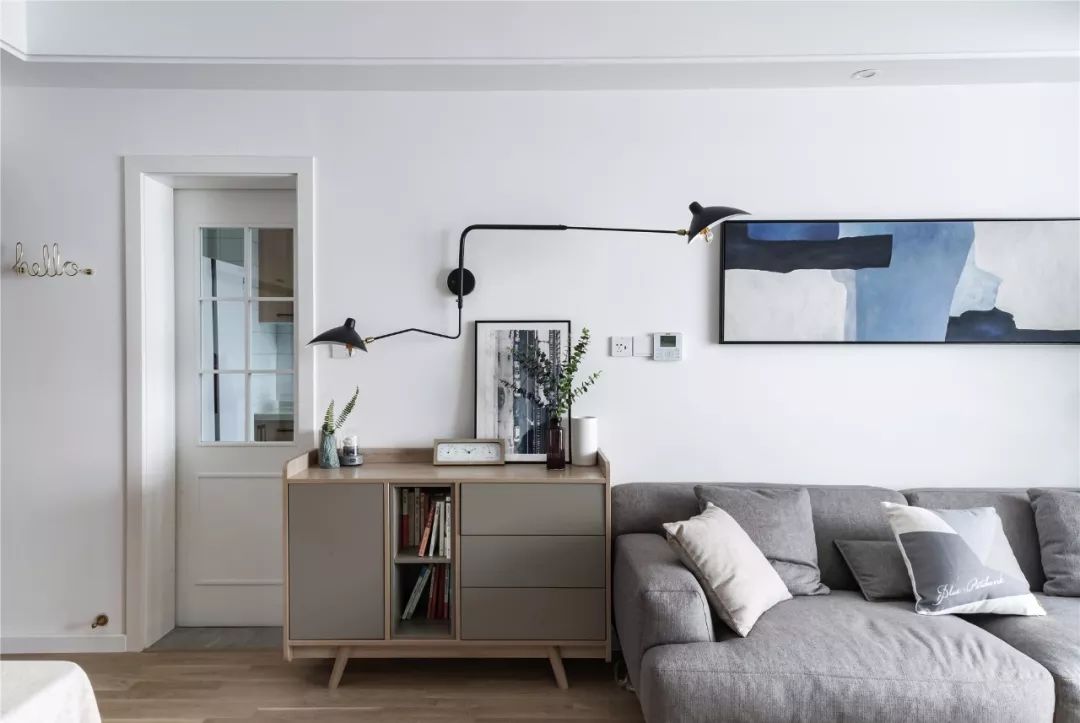 The 77-square-meter small apartment has a Nordic style, and the ...