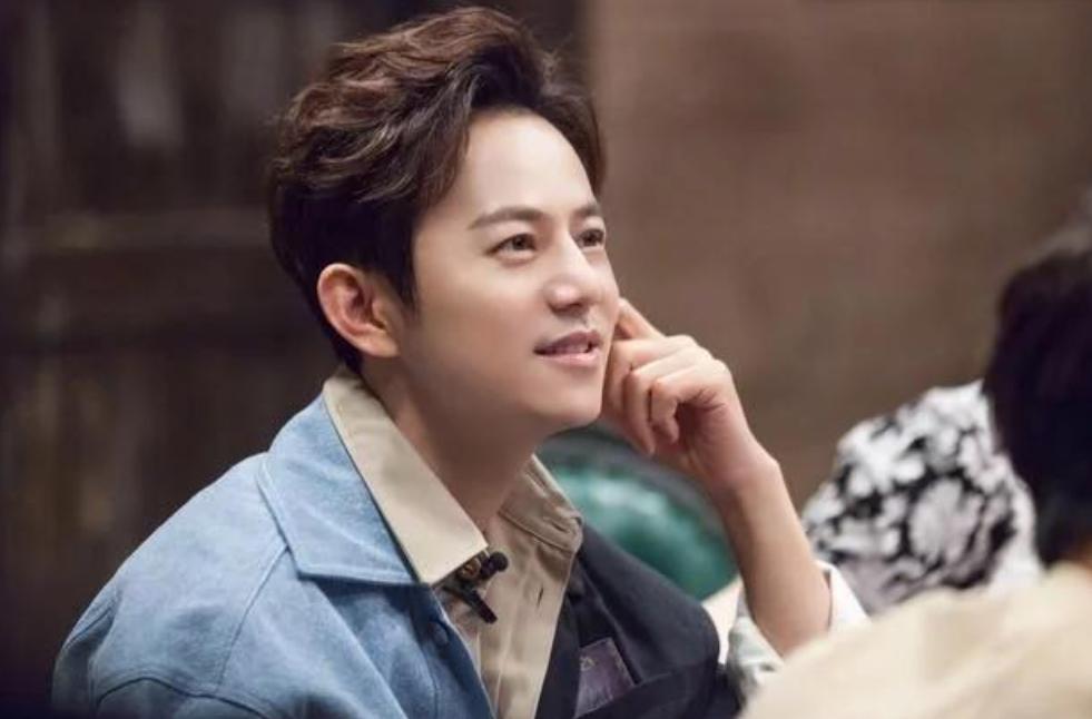 What does He Jiong look like in real life? Passers-by camera gave the ...