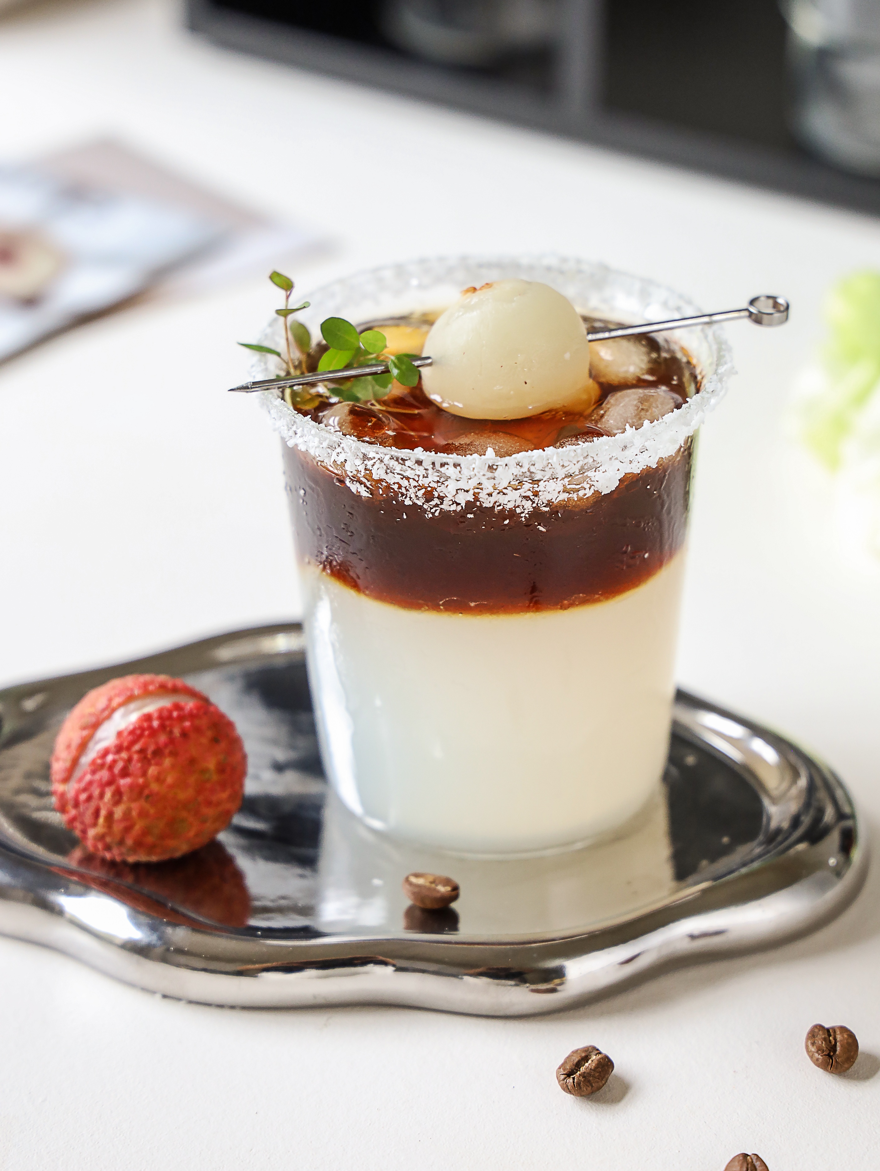 Lychee + coffee! You must try this amazing special iced drink! - iNEWS