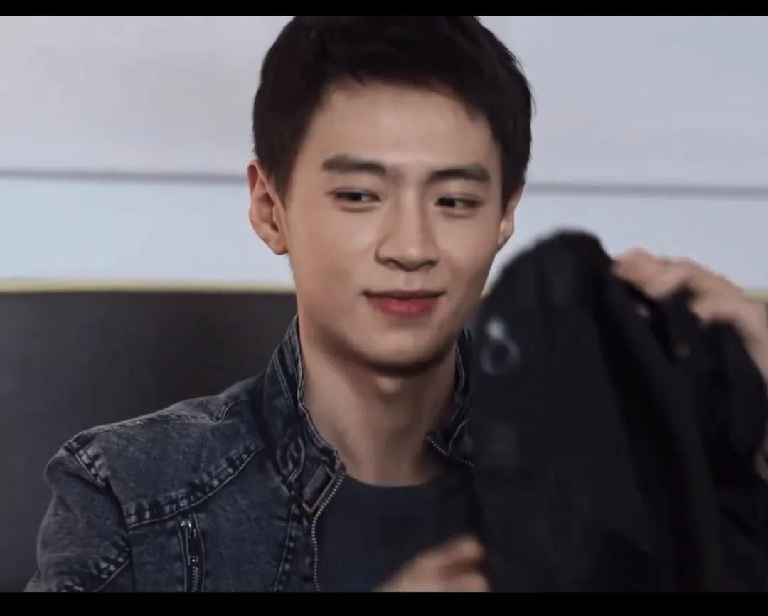 In reality, Gao Xiaochen is Xu Zhong's son. Xu Zhong: Let him walk his ...