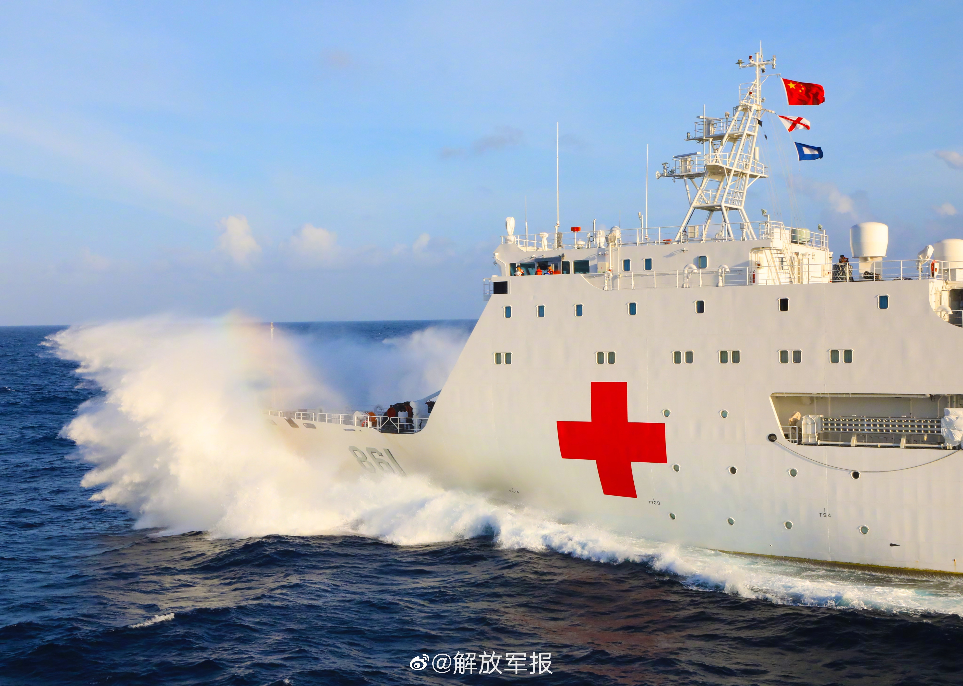 Straight hit! naval training at sea - iMedia