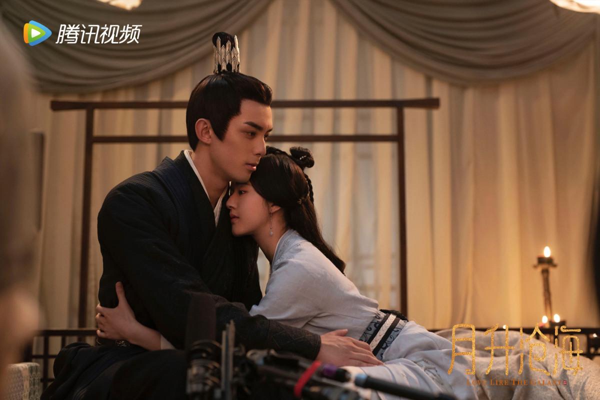 Spoiler for "Star Man is Splendid": Shao Shang kisses his Adam's apple ...