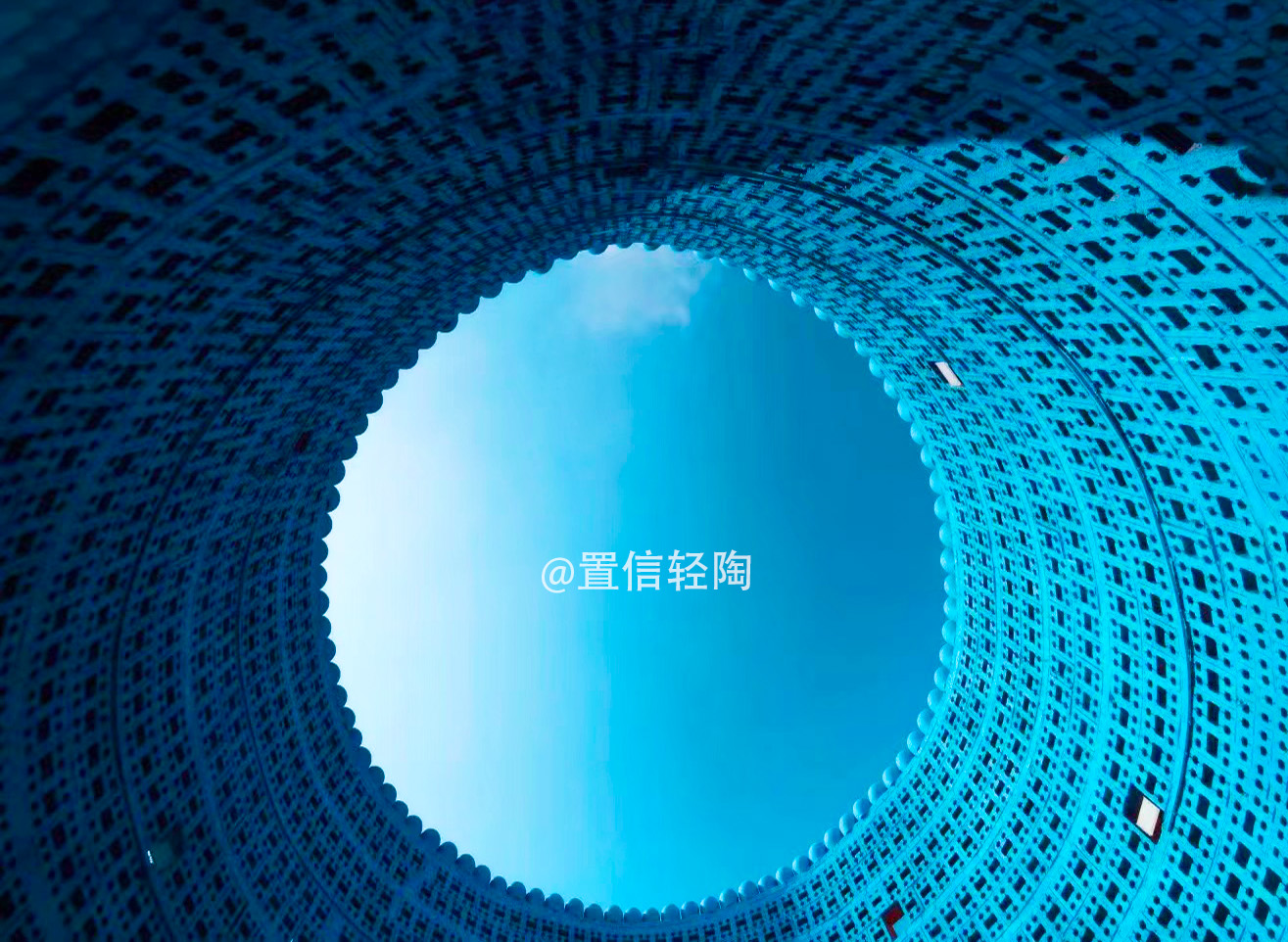 The beautiful and bubbling art buildings are made of hollow bricks ...