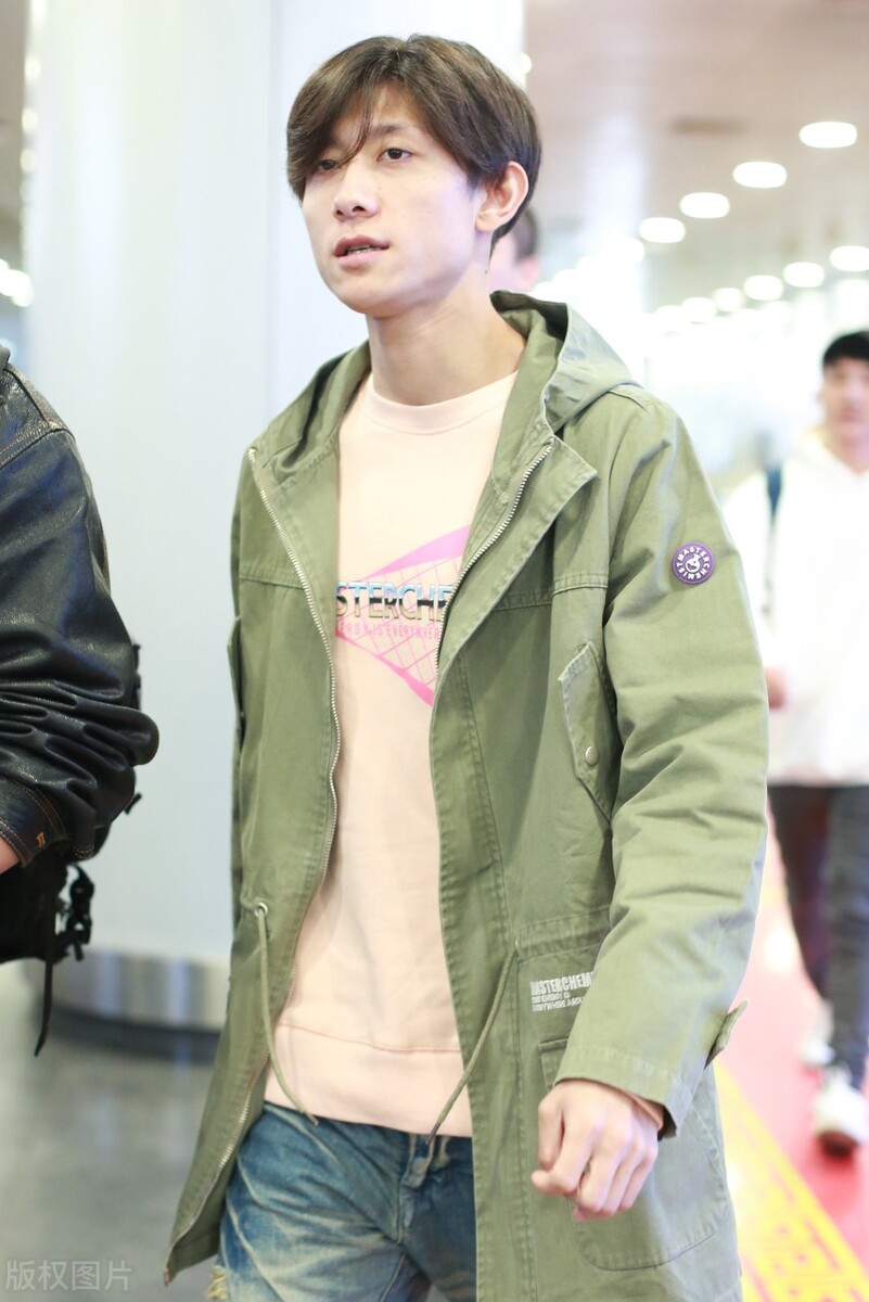 The ten most handsome photos of Zhang Yishan - iNEWS