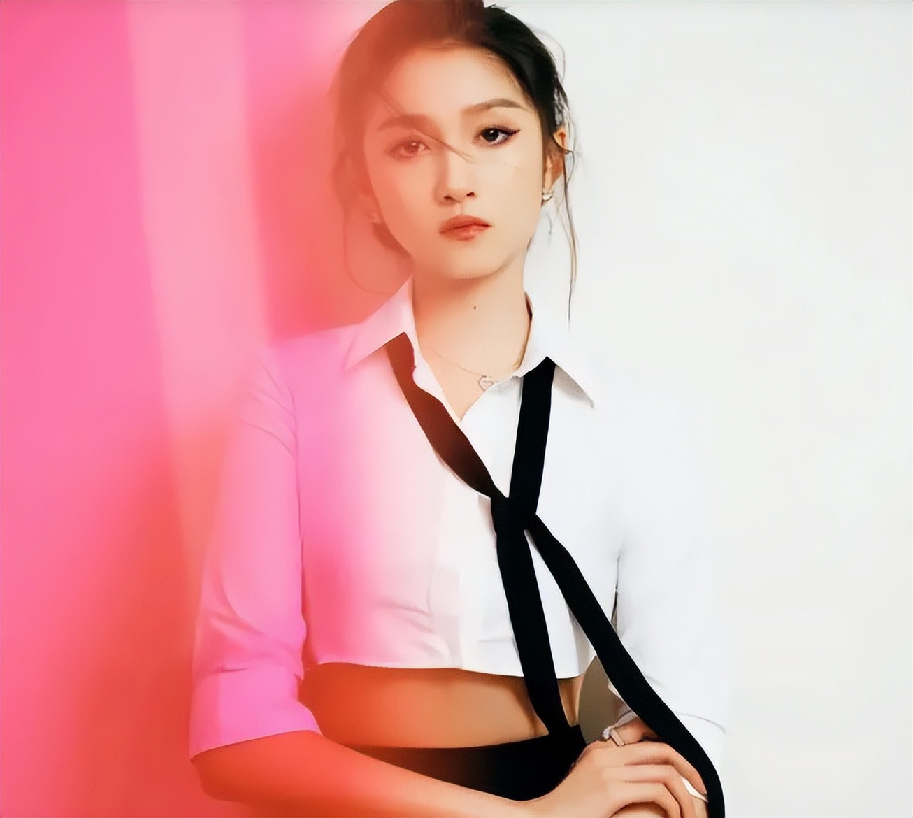 Guan Xiaotong's Golden Rooster Award red carpet styling overturned, the ...