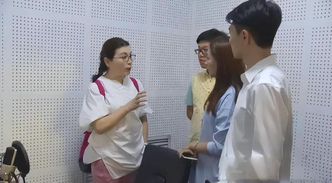 They all grew long hair after retiring from CCTV, Li Xiuping became ...