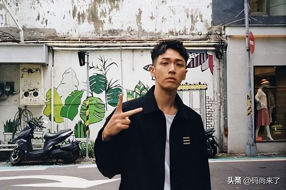 Ke Zhendong's handsome face is disfigured again! Attacked by a pet dog ...