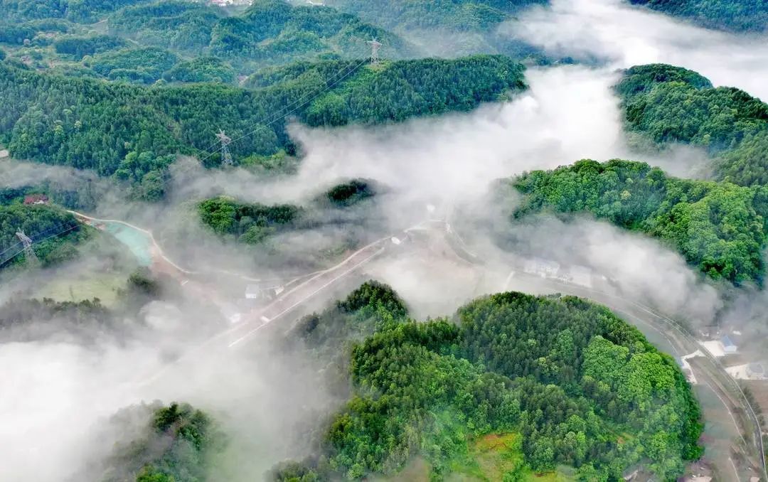 Cool down and enjoy the view!The Zengjia Mountain in Guangyuan at 23°C ...