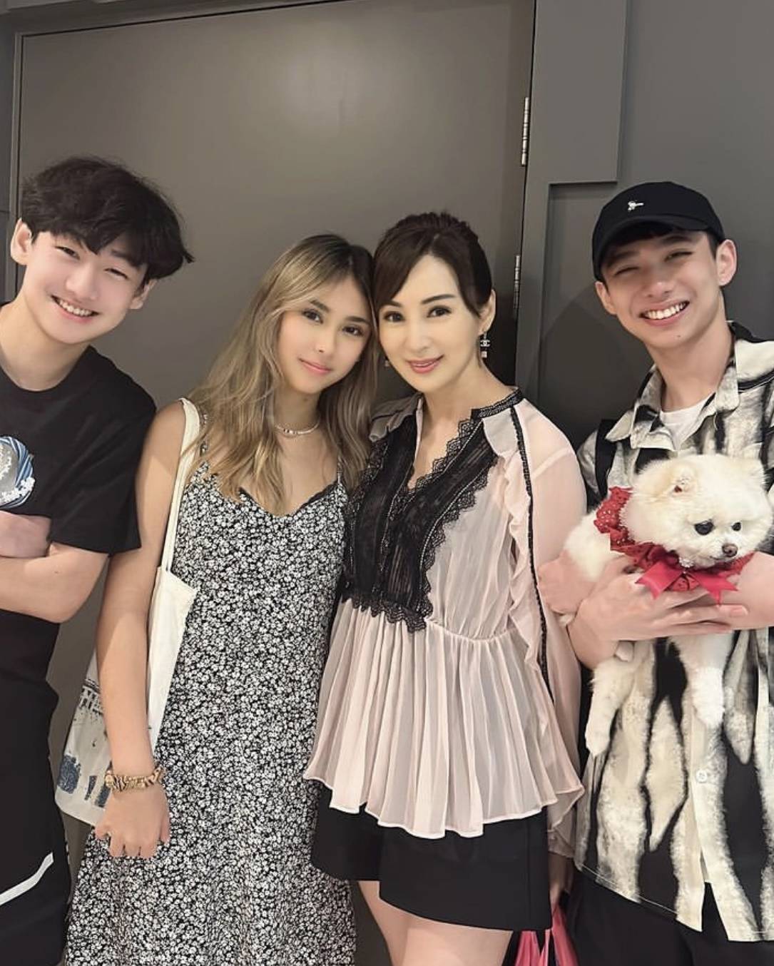 Luo Lin's 59th birthday, his underage son and his girlfriend came to ...